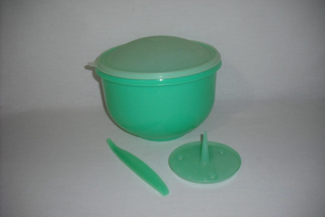 Tupperware Lettuce Crisp It With Spike and Corer Jadeite #1424 Vintage ...