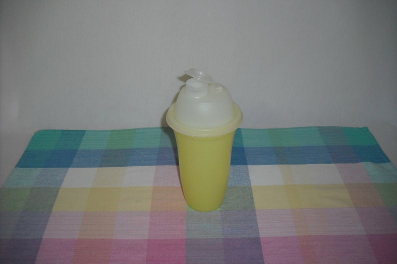 Tupperware Quick Shake Yellow Shaker W/mixing Disc - Etsy