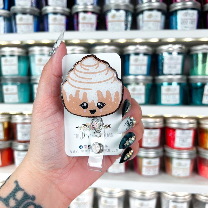 Cinnamon Roll Keychain - Etsy