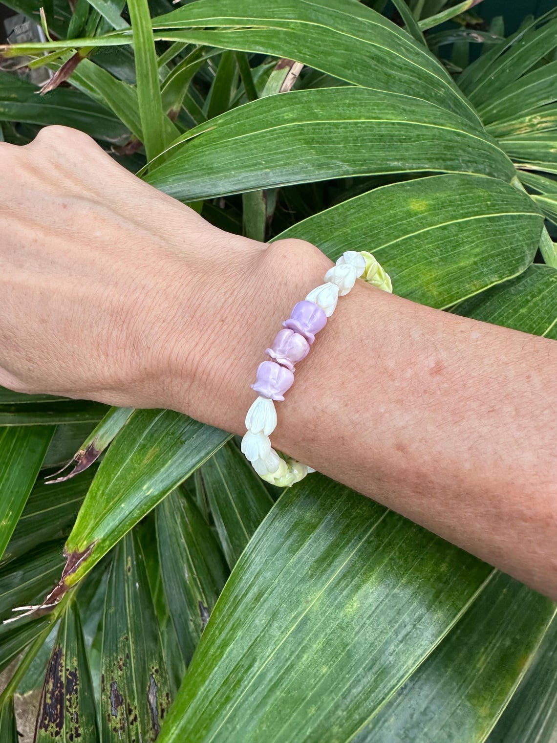 Pua Pakalana, Pikake, Kalaunu Flower Bead Shell Stretch Bracelet Made ...