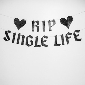 Xo, Fetti RIP Single Life Glitter Banner - Black, 5 Ft. | Bachelorette ...