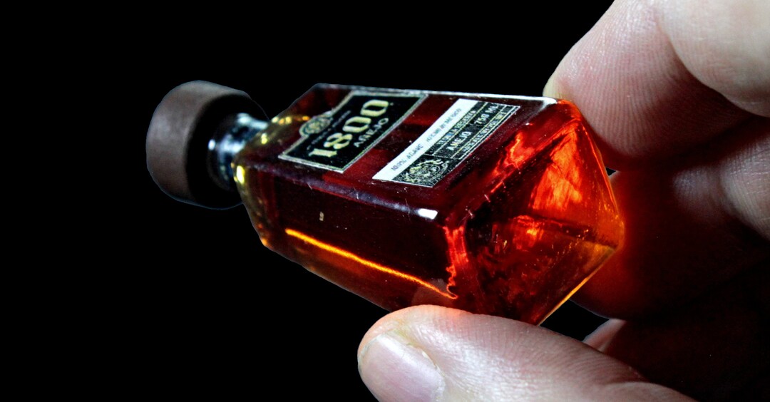 Realistic Miniature Tequila Bottle in Various Scales for Popular Dolls ...