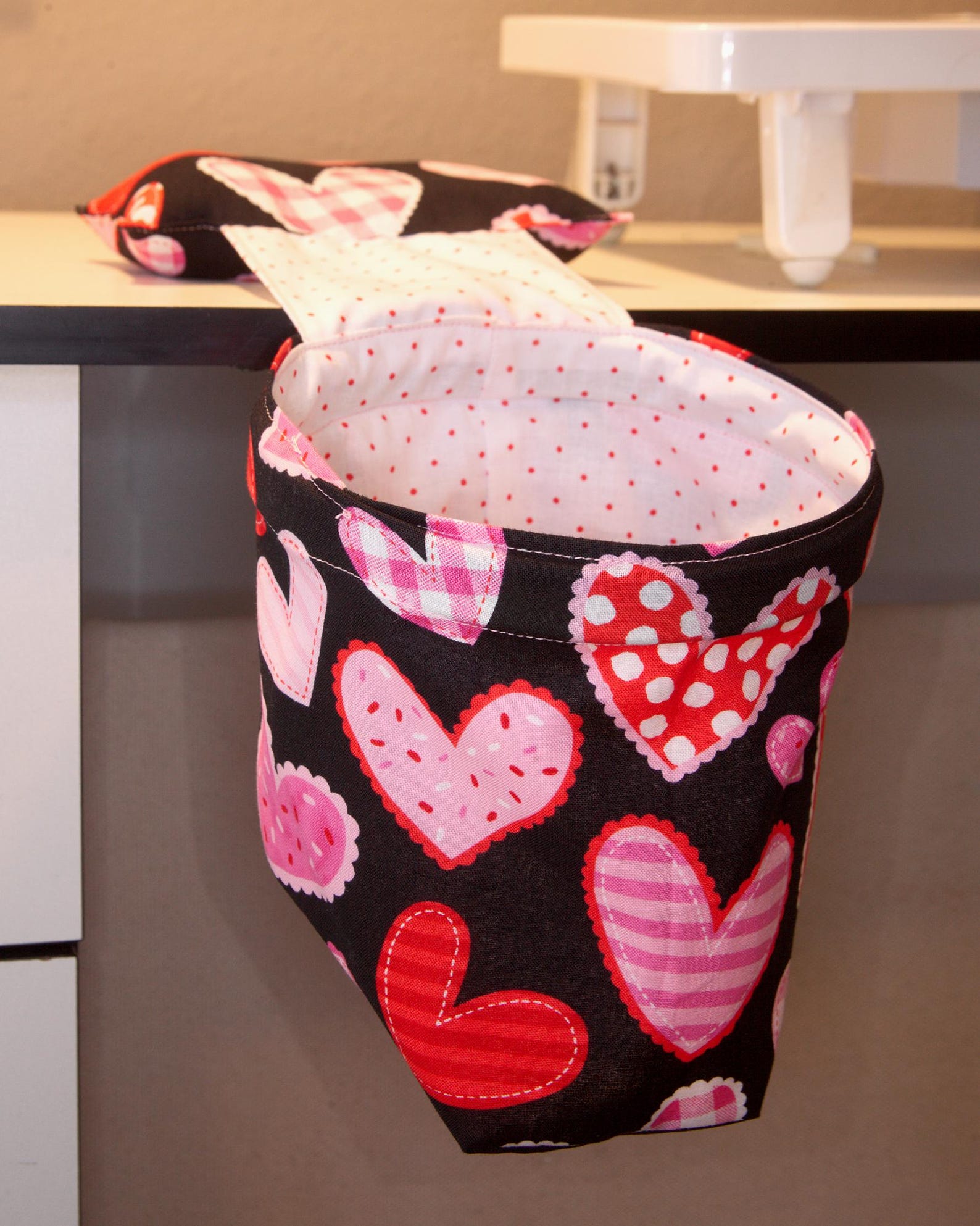 THREAD CATCHER, PINCUSHION - Use for Threads, Fabric Scraps, Etc ...