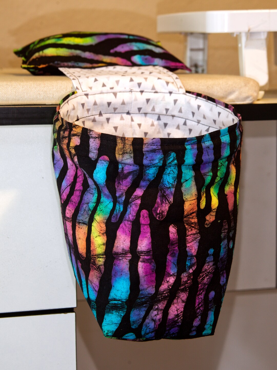 THREAD CATCHER, PINCUSHION Use for Threads, Fabric Scraps, Etc.. Sewing ...