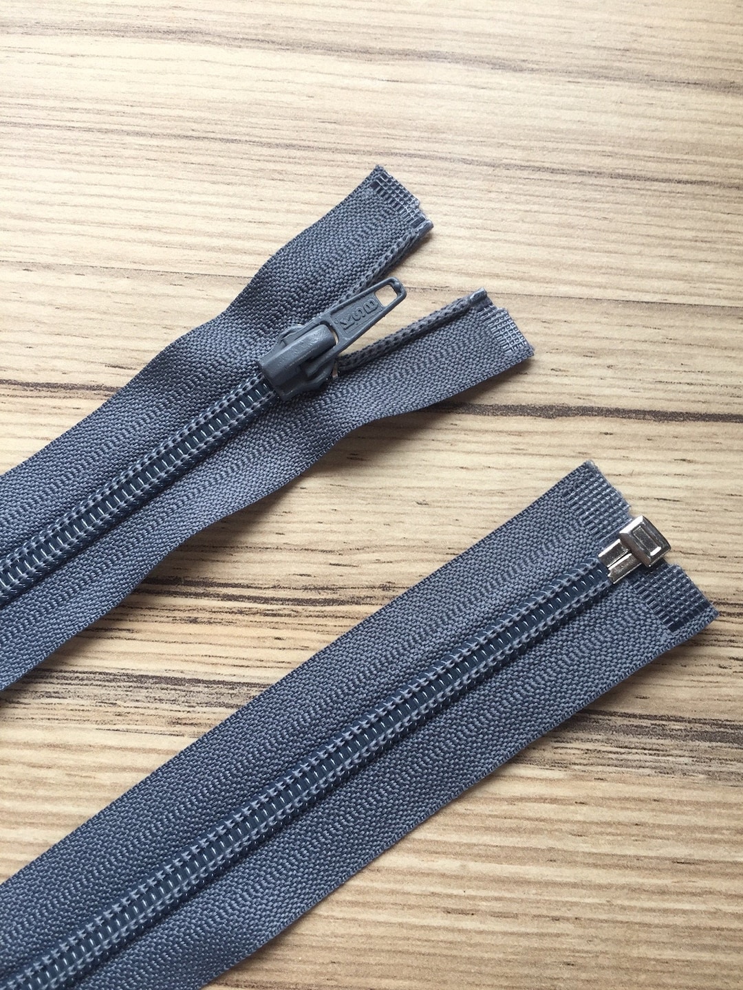 Mid Grey Zip- Open Ended Nylon - No 5 Weight- Quality Open End Zip - 25 ...