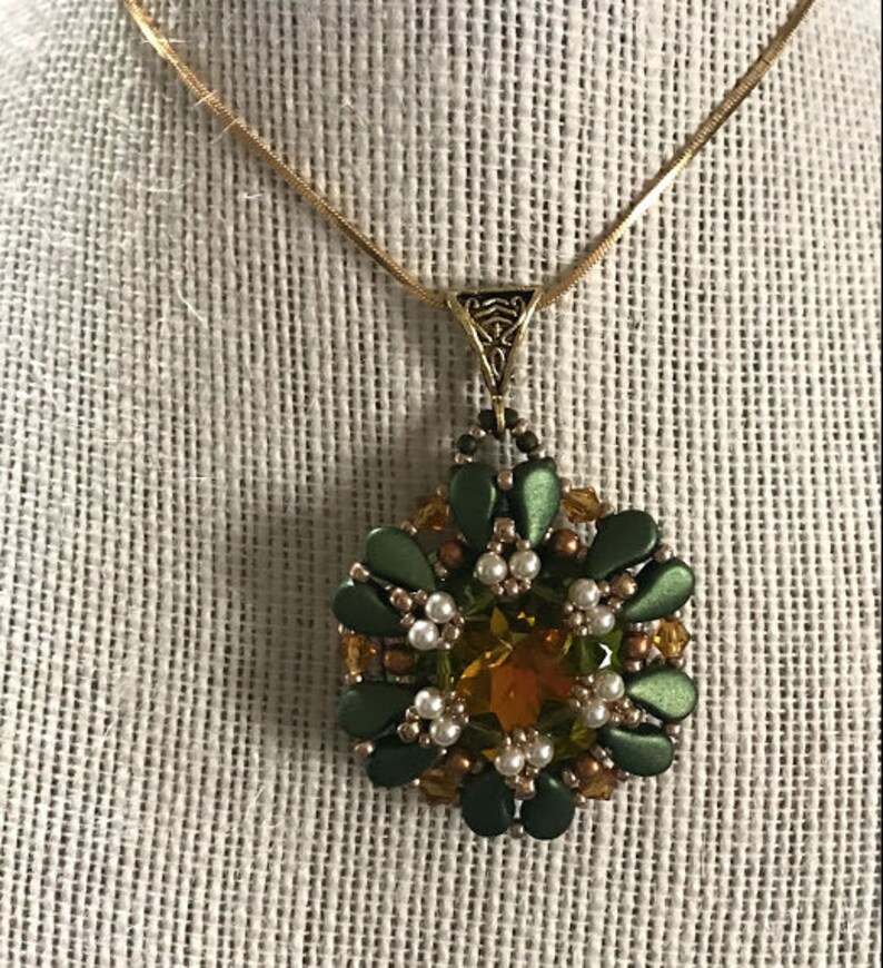 Pretty Flower Pendant Tutorial | Etsy