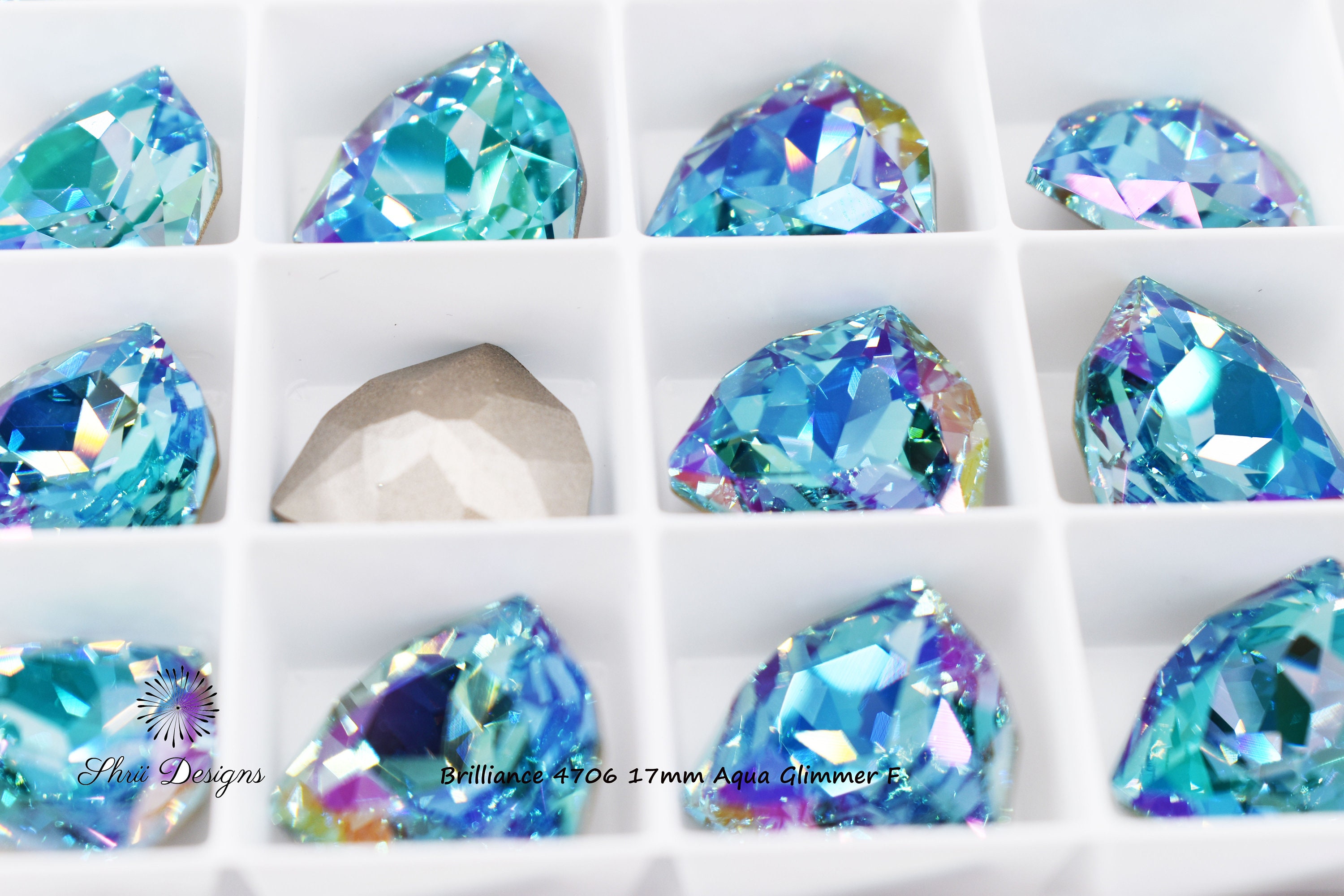 Brilliance 4706 17mm Trilliant Cut Aqua Glimmer F, Finest Austrian Made ...