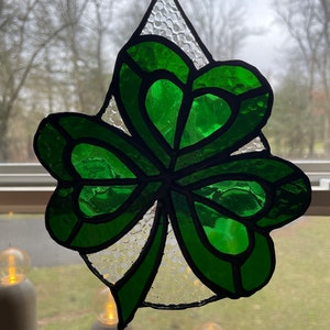 Shamrock in Stained Glass, Stained Glass Shamrock, Shamrock Suncatcher ...