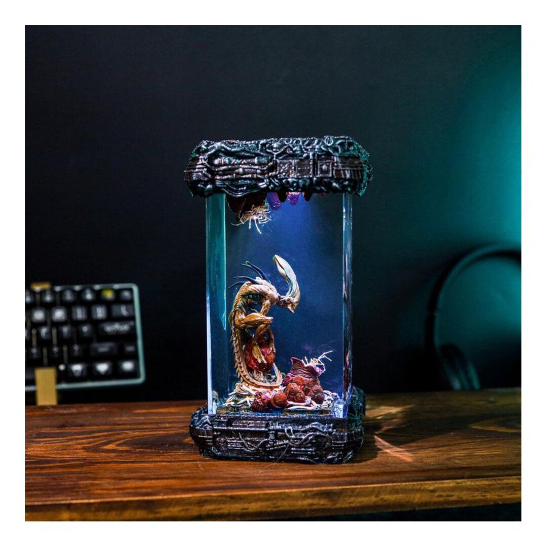 Xeno.morph Resin Lamp Ver 2, Ali.en Epoxy Lamp, Custom Sta.r Wars Night ...