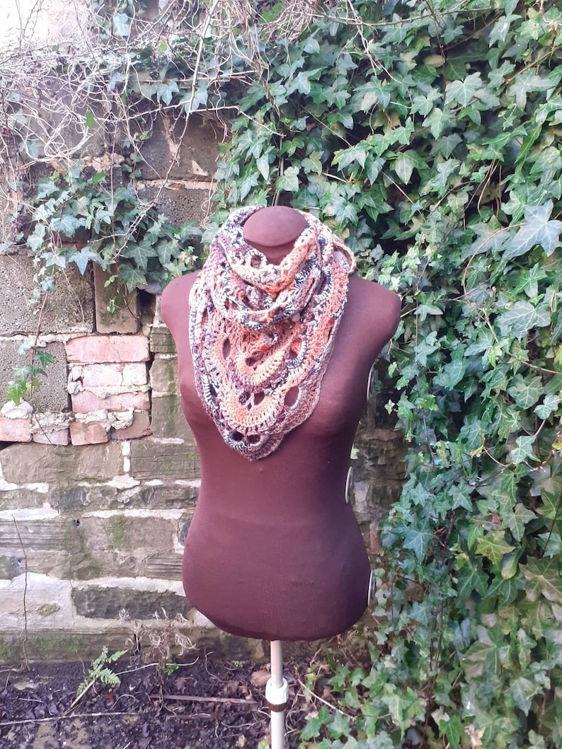 Handmade crochet virus pattern scarf. Autumnal brown and - Etsy 日本