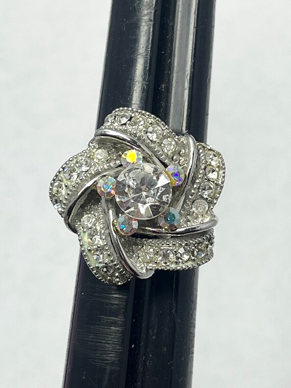 Vintage rhinestone flower ring - Gem