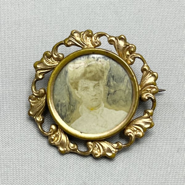 Picture Frame Brooch - Etsy