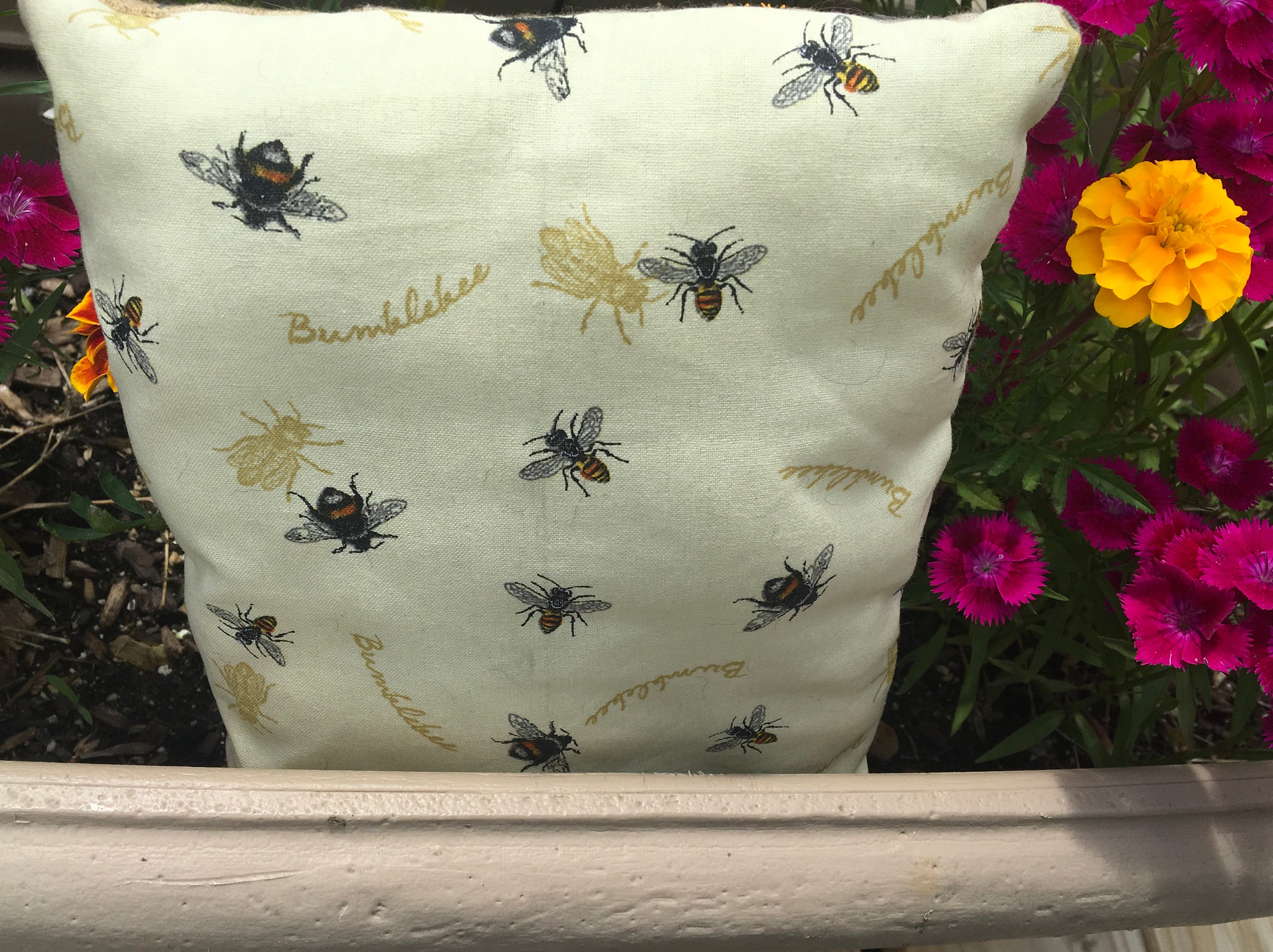 Primitive Beeskep Pillow, Beehive, Bees, Honey, Pillow, Country ...
