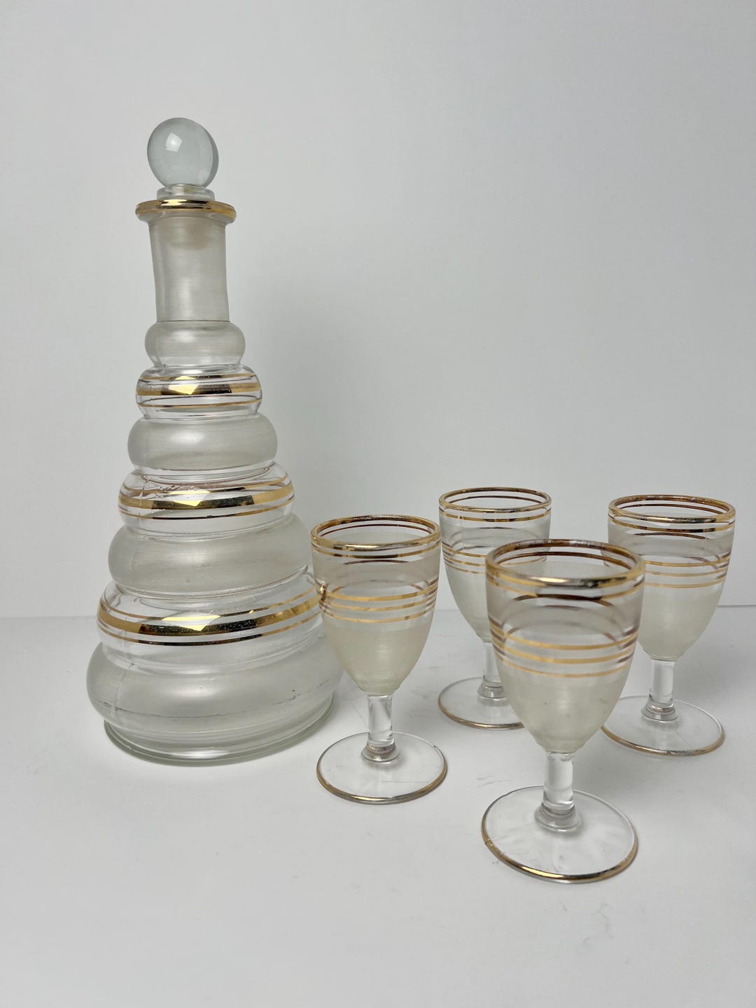 Vintage Mid-century Gold Rimmed Decanter Set Beehive/stacked Ring ...