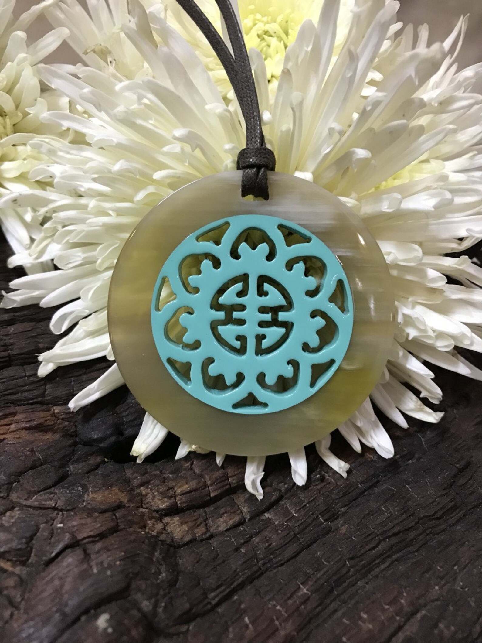 Chinese Long Life Symbol With Lotus Flower Cut Out Lacquer Buffalo Horn ...