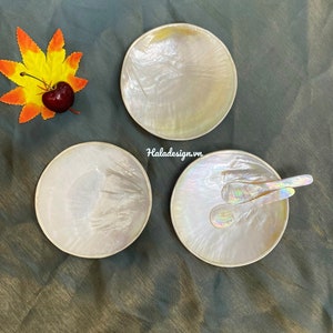 Round Shell Dish With Silver Plated Trim , Golden Mother of Pearl Dish ...