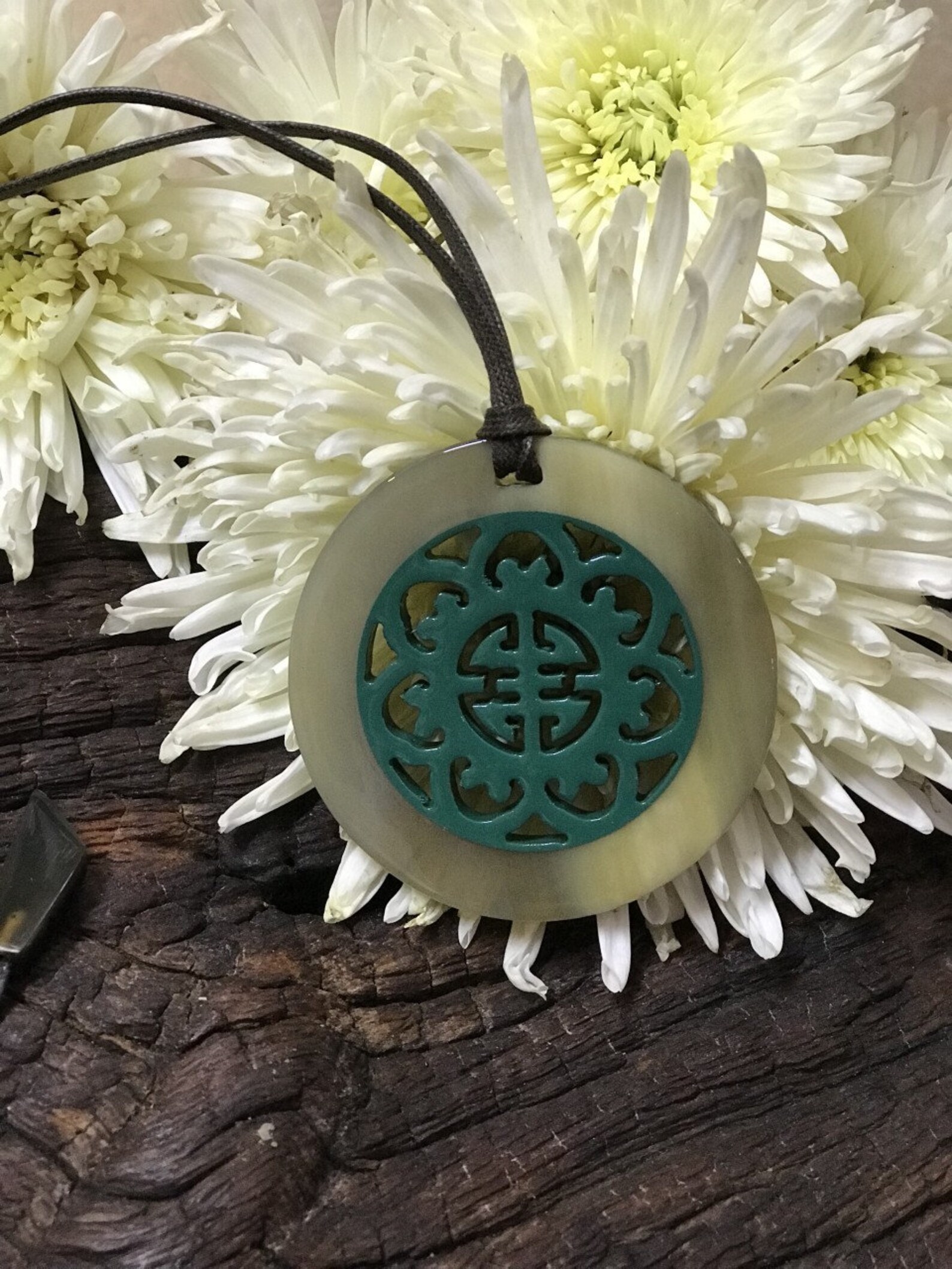 Chinese Long Life Symbol With Lotus Flower Cut Out Lacquer Buffalo Horn ...