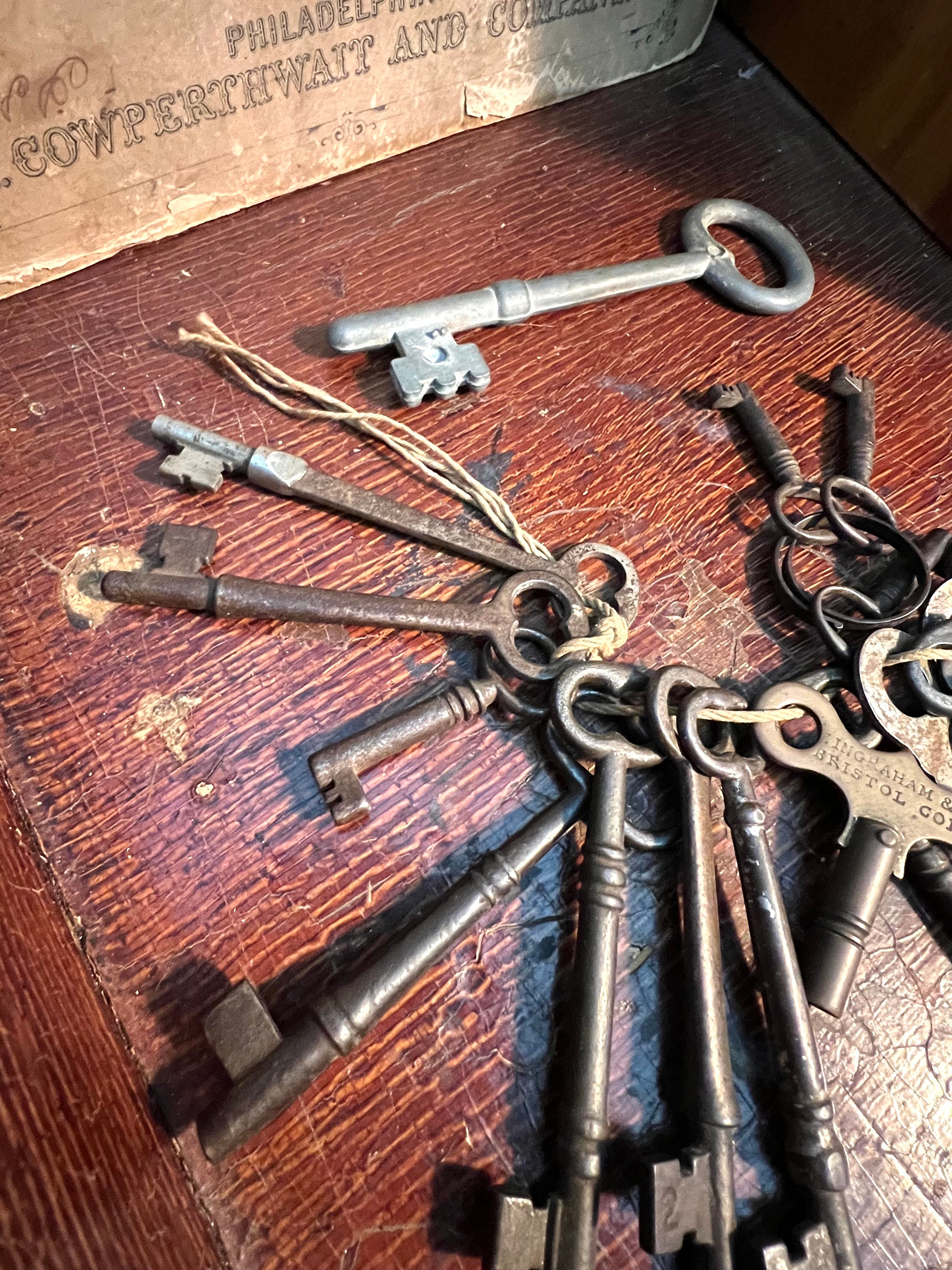 Set of 19 Antique Assorted Keys Including Skeleton, Lock and Clock ...