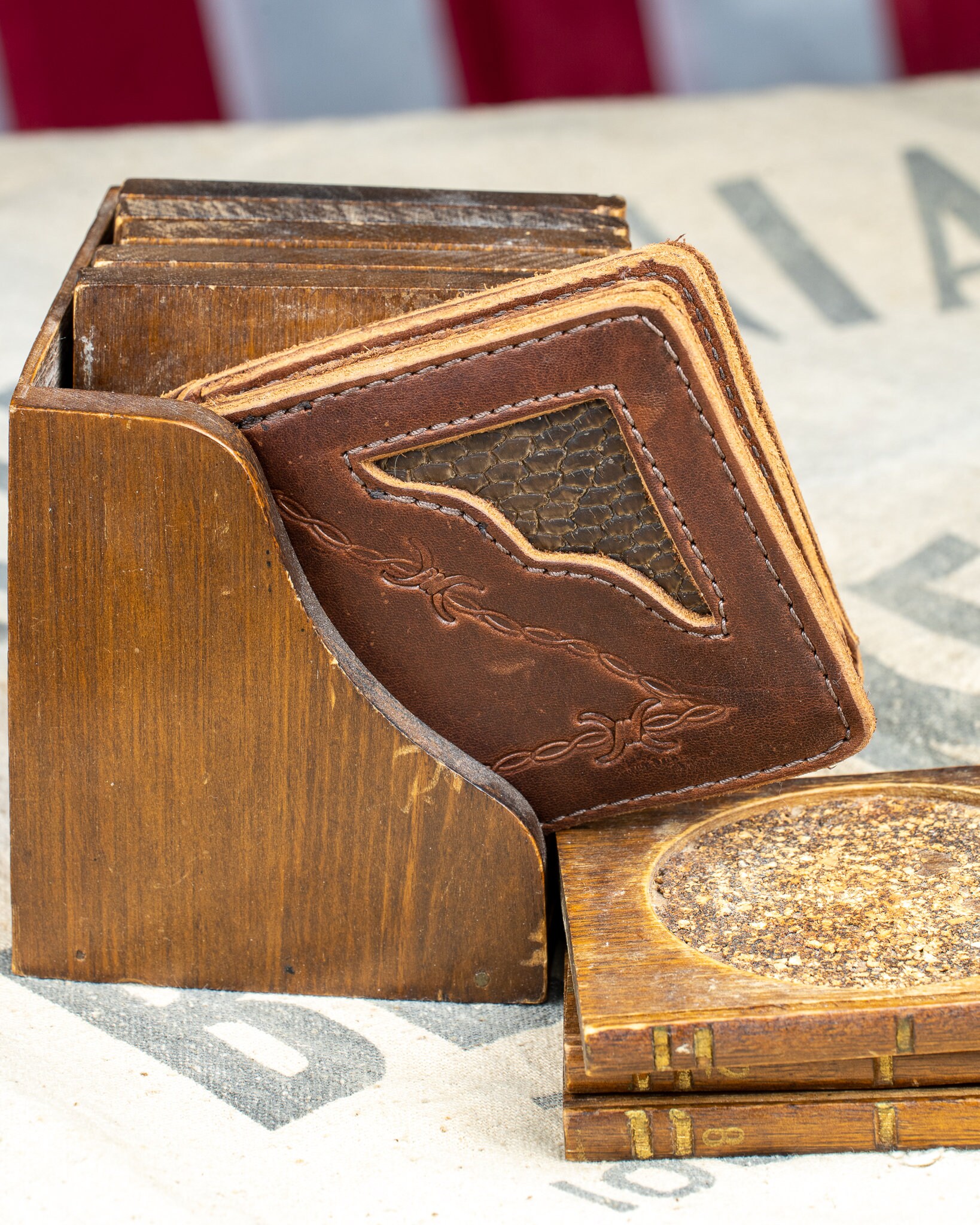 Bifold Leather Wallet, Beaver Tail Inlay Wallet, Bifold, Minimalist ...