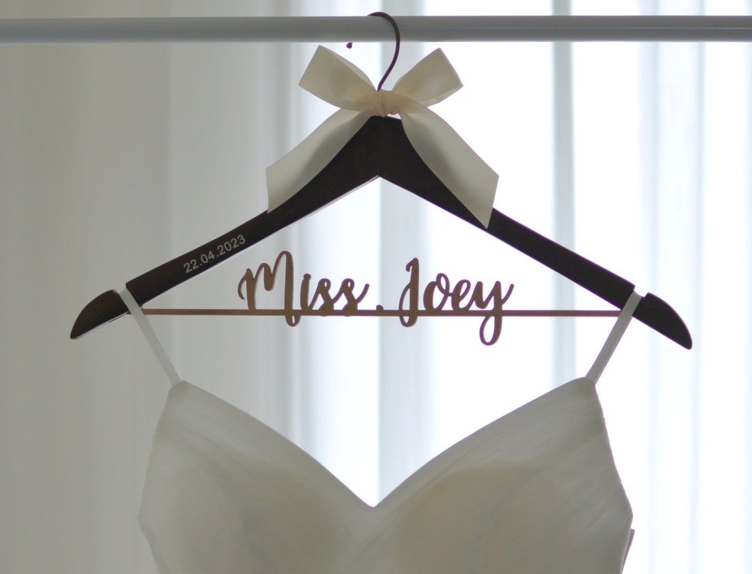 Customized Hangers, Wedding Hangers, Personalized Commemorative Gifts ...