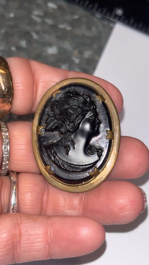 Vintage black cameo, copper color brooch - Gem
