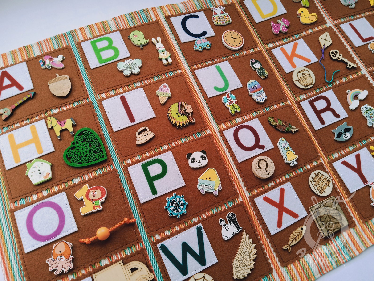 Montessori Alphabet Roll with 26x3 Objects Learning ABC - Etsy.de