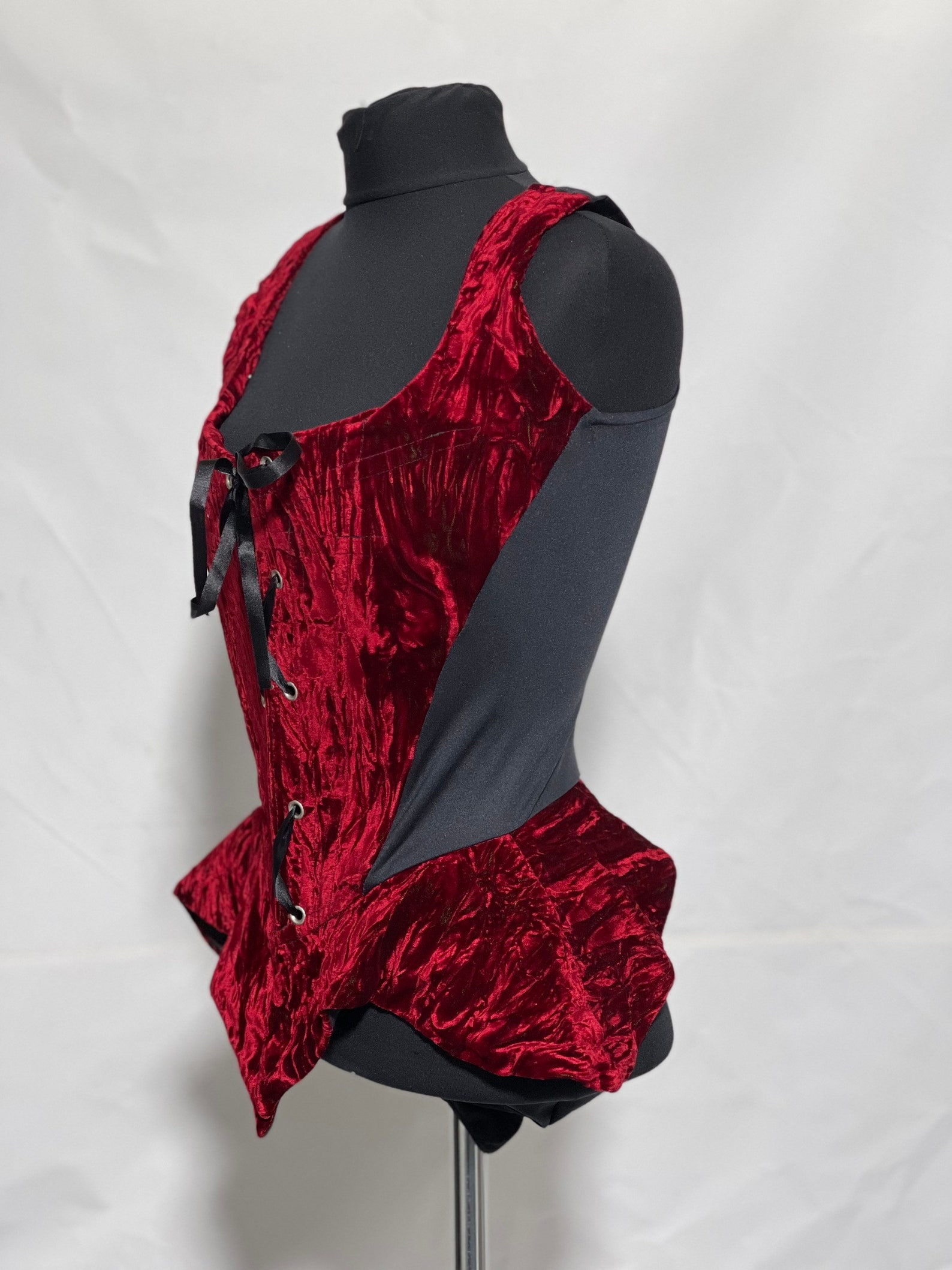 Raven Two Tone Red Elaborate Velvet Front Corseted Corset With Peplums ...