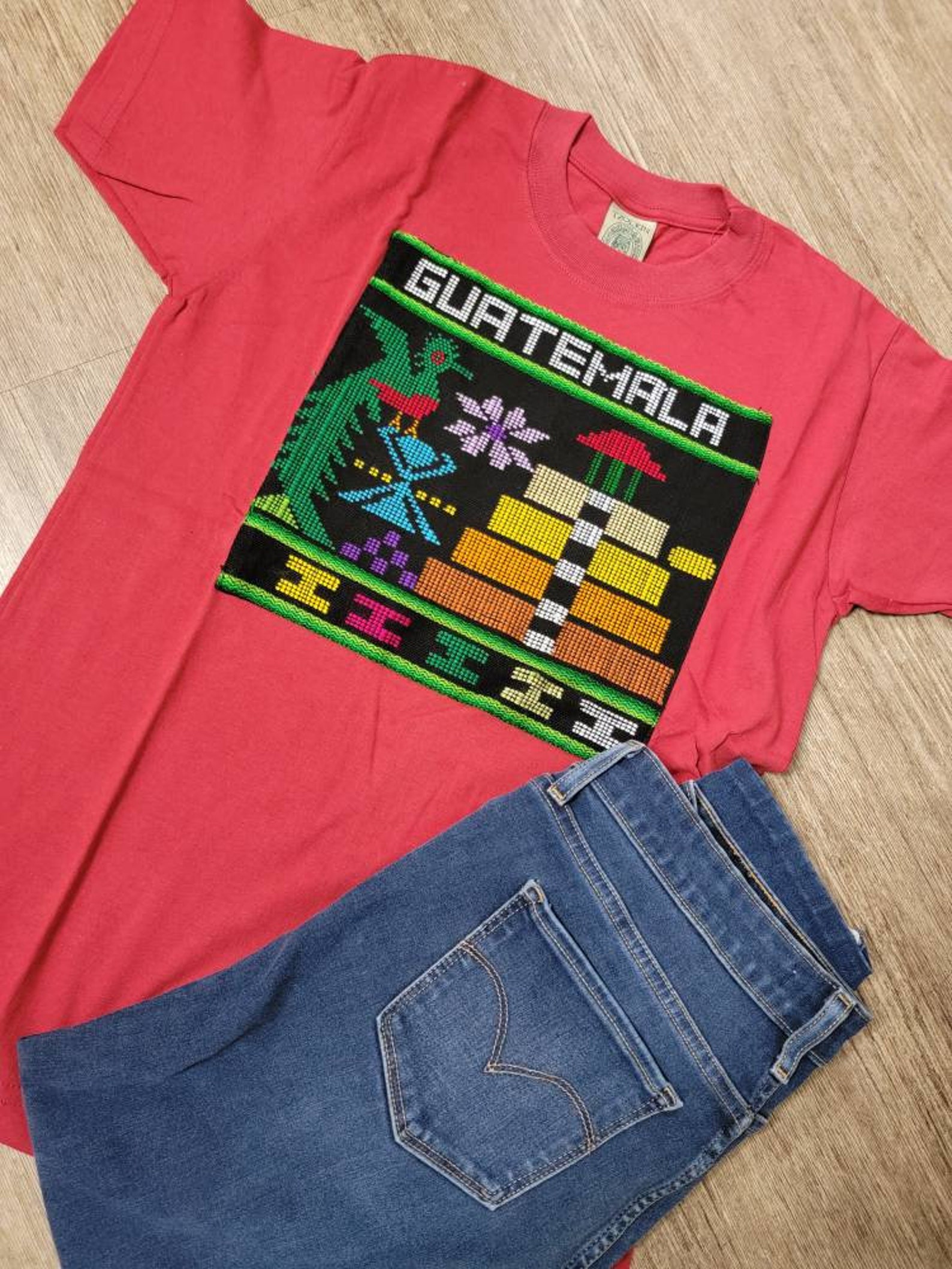 SMALL Red Guatemalan Shirt, El Quetzal Embroidered Crew Neck T-shirt ...