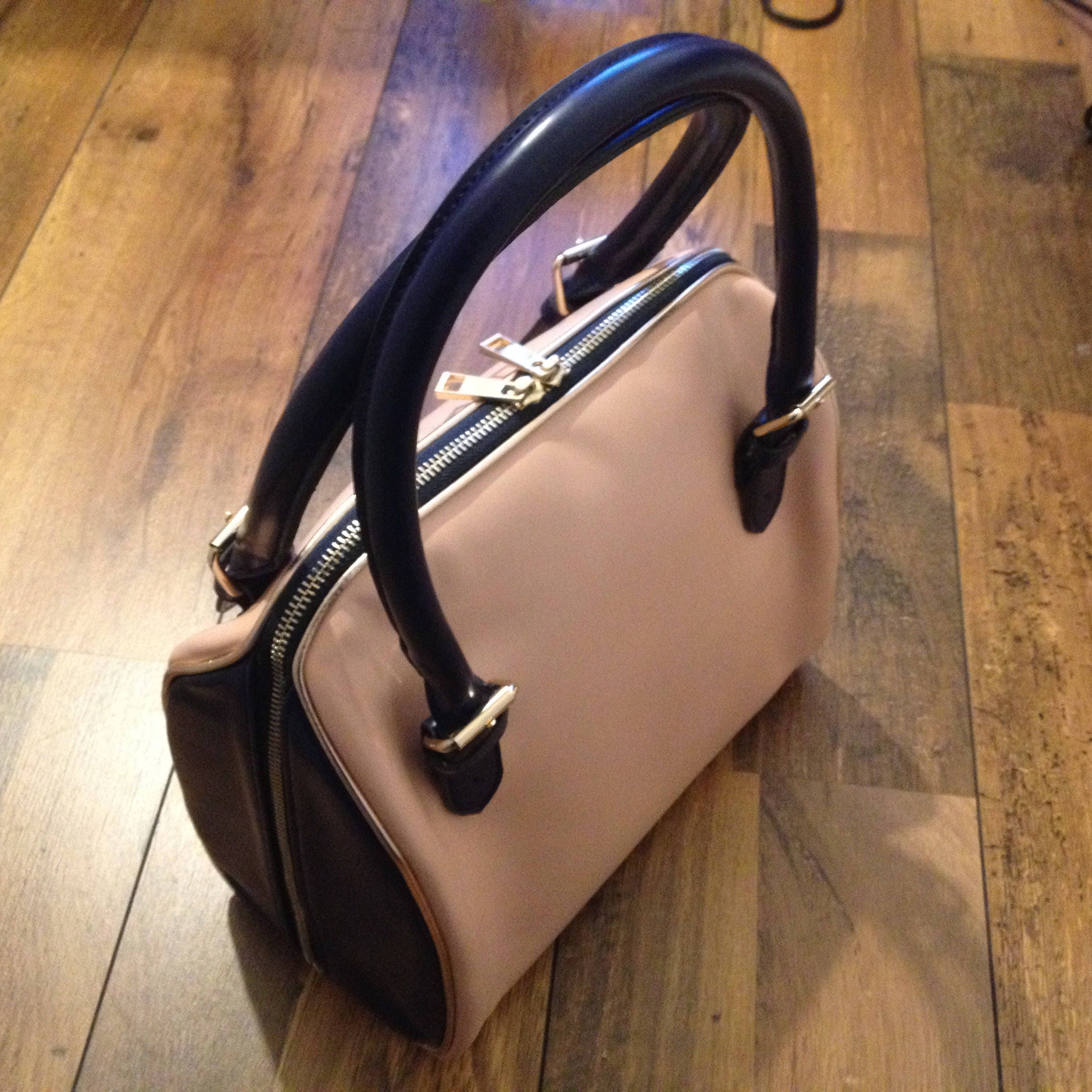 Coral Pink & Navy Faux Leather Handbag, Gold Trimmings. - Etsy Sweden