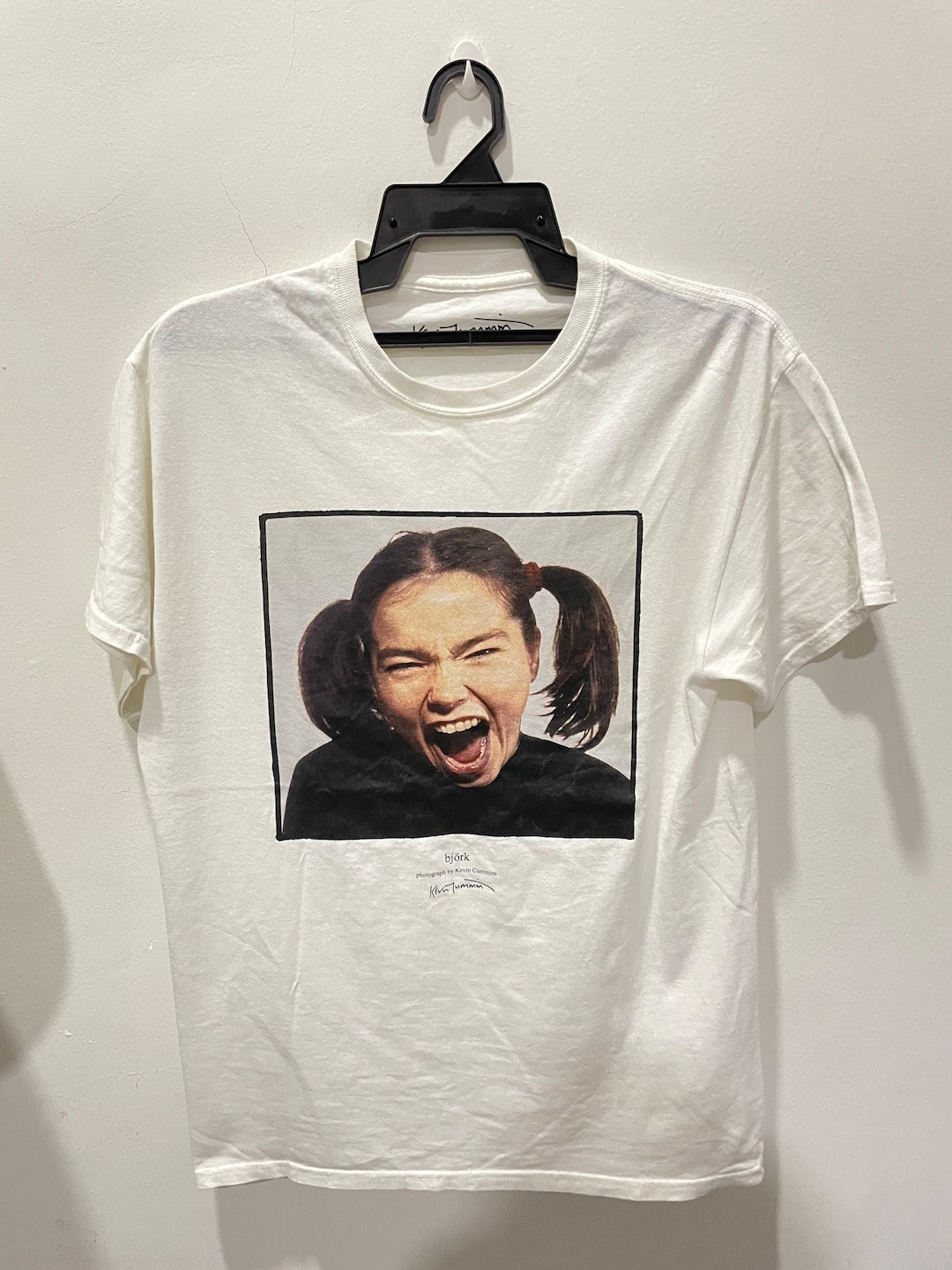 Bjork Photo Tee by Kevin Cummins - Etsy