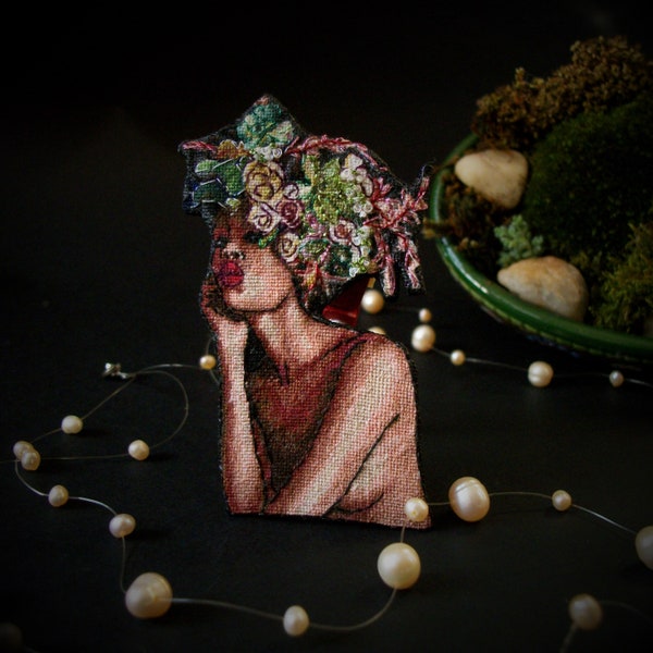 Embroidered Crown Brooch - Etsy