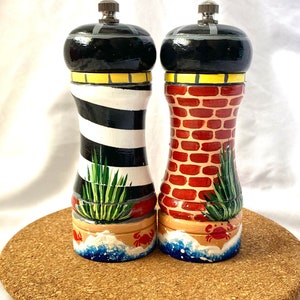 Currituck and Cape Hatteras Lighthouse Salt & Pepper Grinders Set - Etsy