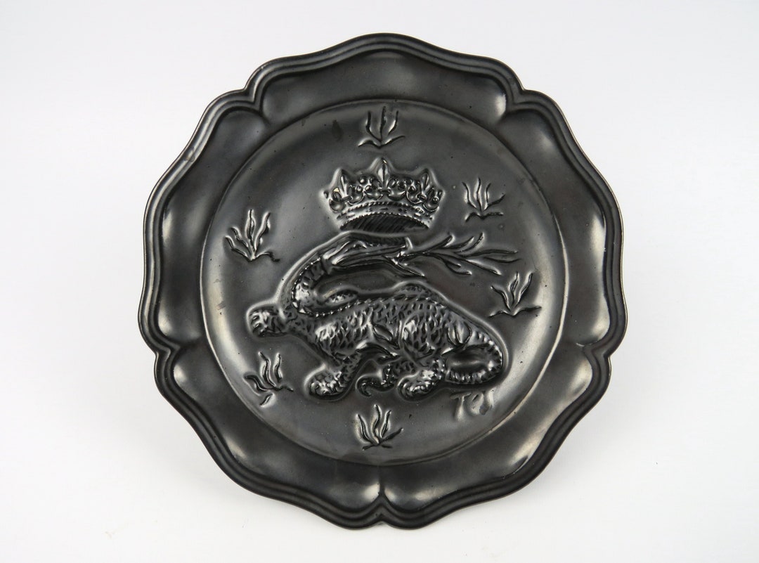 Crowned Salamander Decorative Plate, Wall Hanging Plate With Crest of ...