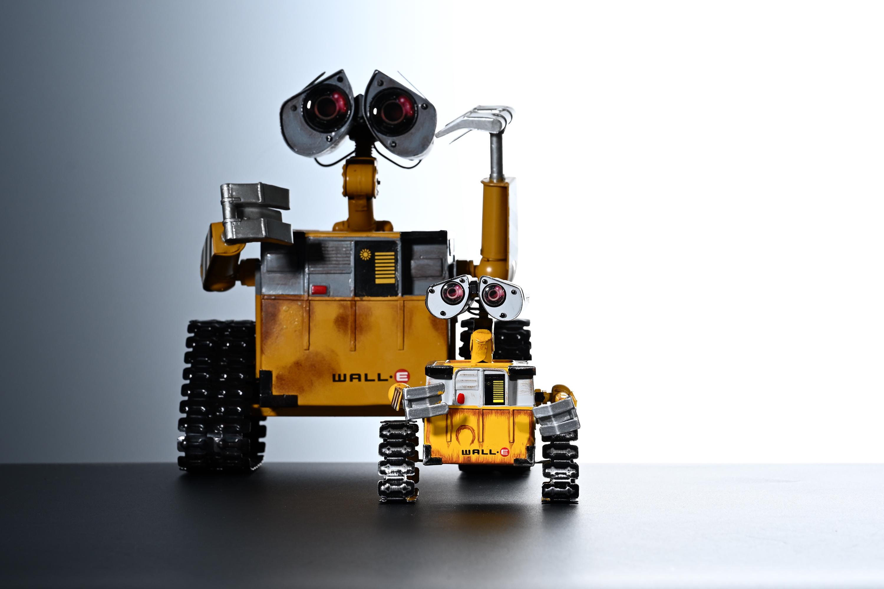 Mini WALL-E Robot Figurine – Wrought Iron, Cute Collectible Gift for ...