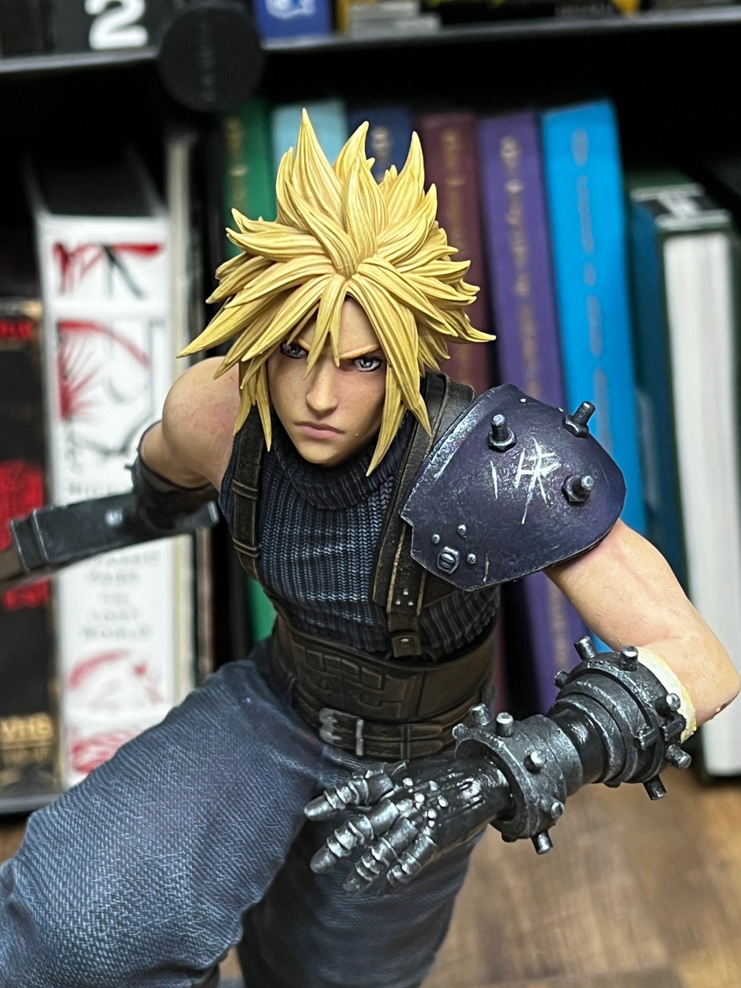 Custom Painted 3D Printed Cloud Strife Statue - Etsy
