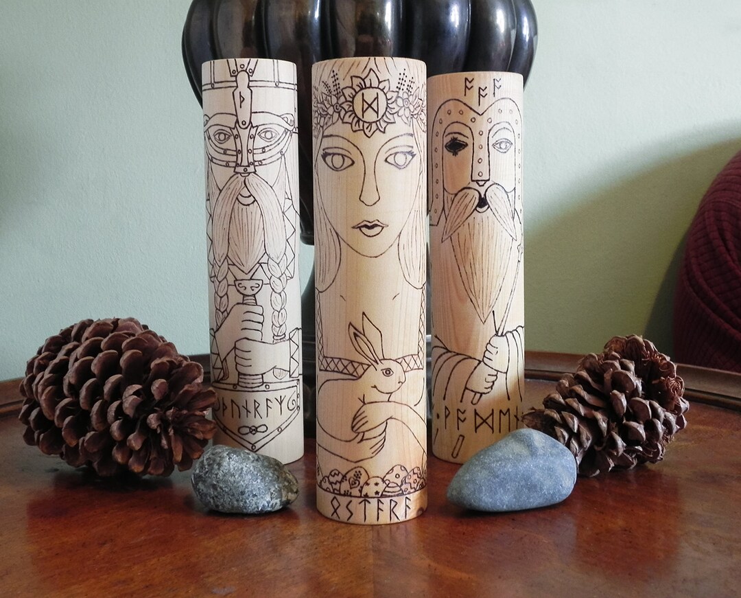 Ôstara / Ēostre Mini God Post idol - Etsy