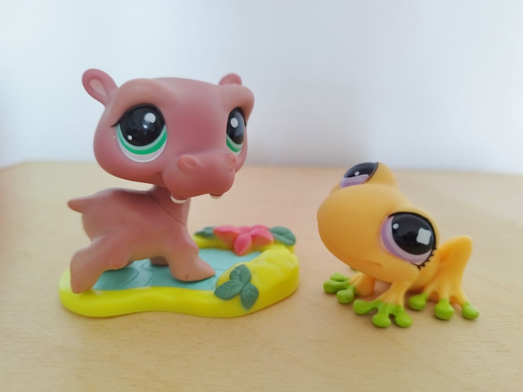 LPS Pink Hippo #1415 + Yellow Frog #926 / Authentic Littlest Pet Shop ...