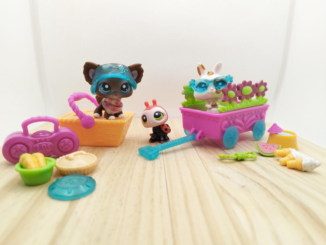 LPS 'scenery: Picnic Time Pets' / Chocolate Chihuahua 219 Ladybug 221 ...