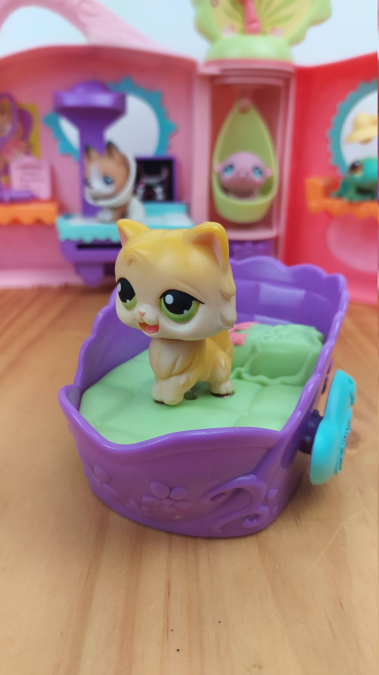 LPS Veterinary 'get Better Centre' Playset / German Shepherd Dog ...