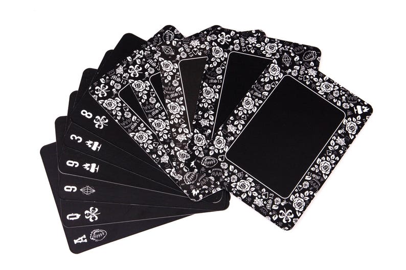 Schwarze Spielkarten - Black Edition Deck mit exklusivem Design ...