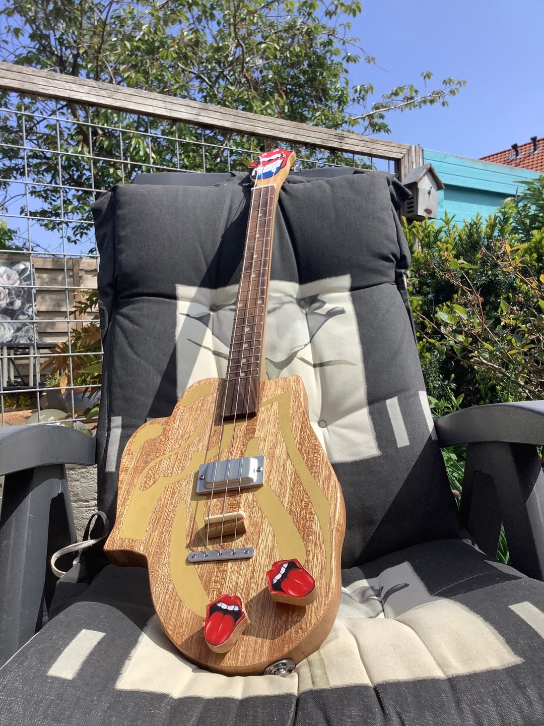 3-string Guitar 'stones Tongue' - Etsy