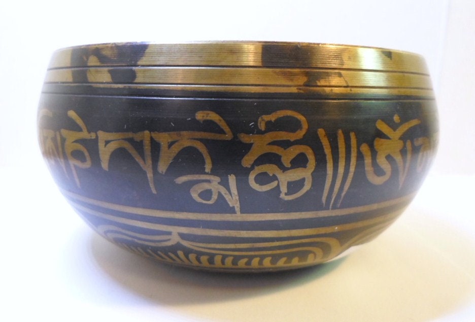 TIBETAN SINGING BOWL With Yin and Yang Symbol & Wood Mallet Made in ...