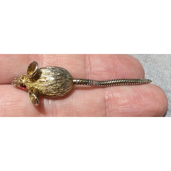 Vintage Gold Tone Mouse Pin With Articulated Tail - Gem