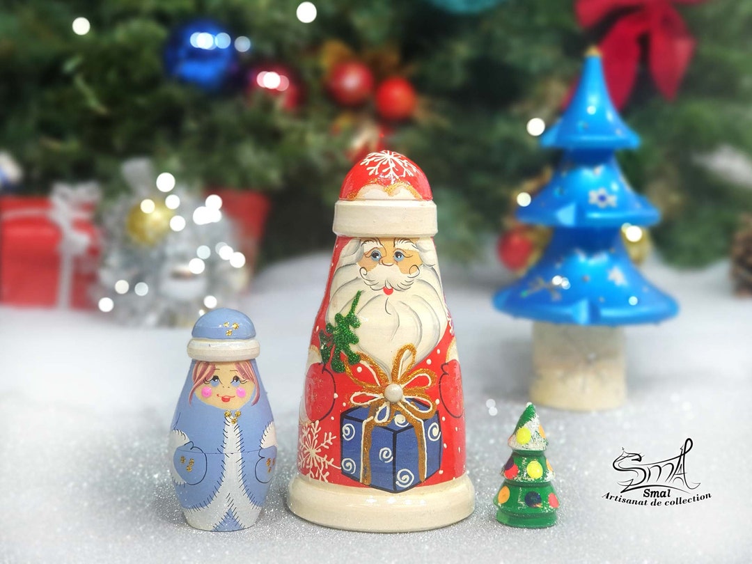 Christmas Matryoshka Russian Nesting Dolls Santa Claus. Matriochka ...