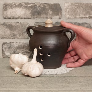 Ceramic Garlic Container, Pottery Hand Made Garlic Storage, Black ...