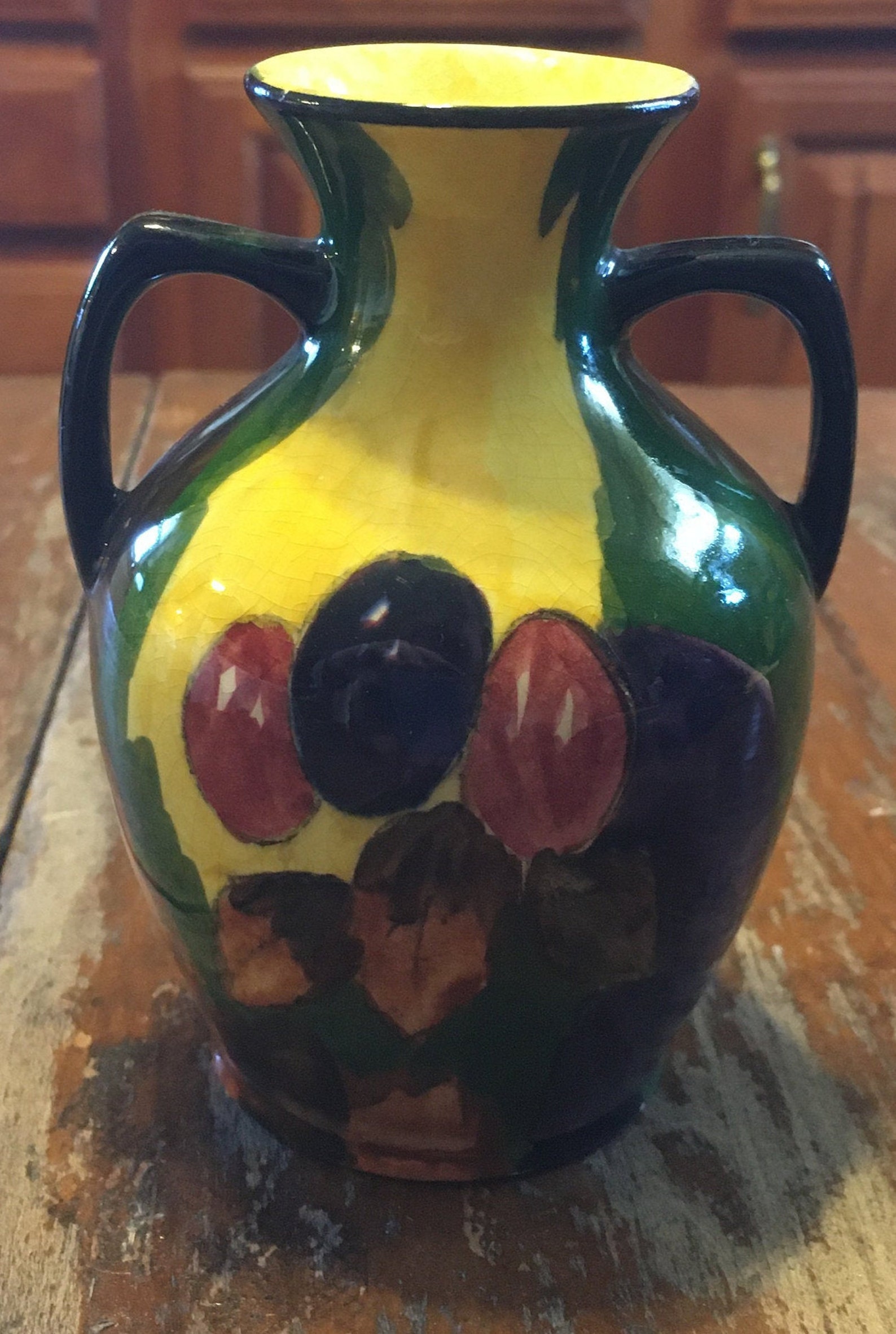 HK Tunstall Vase, Made in England Stamped on the Bottom With the Lion ...