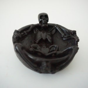 Skeleton Art Ash Tray / Resin Ashtray / Resin Sculpture for Smoking - Etsy