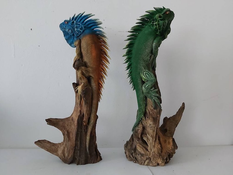 Clay Sculpture of Iguana on Teak Wood/ Home Decor/outdoor - Etsy