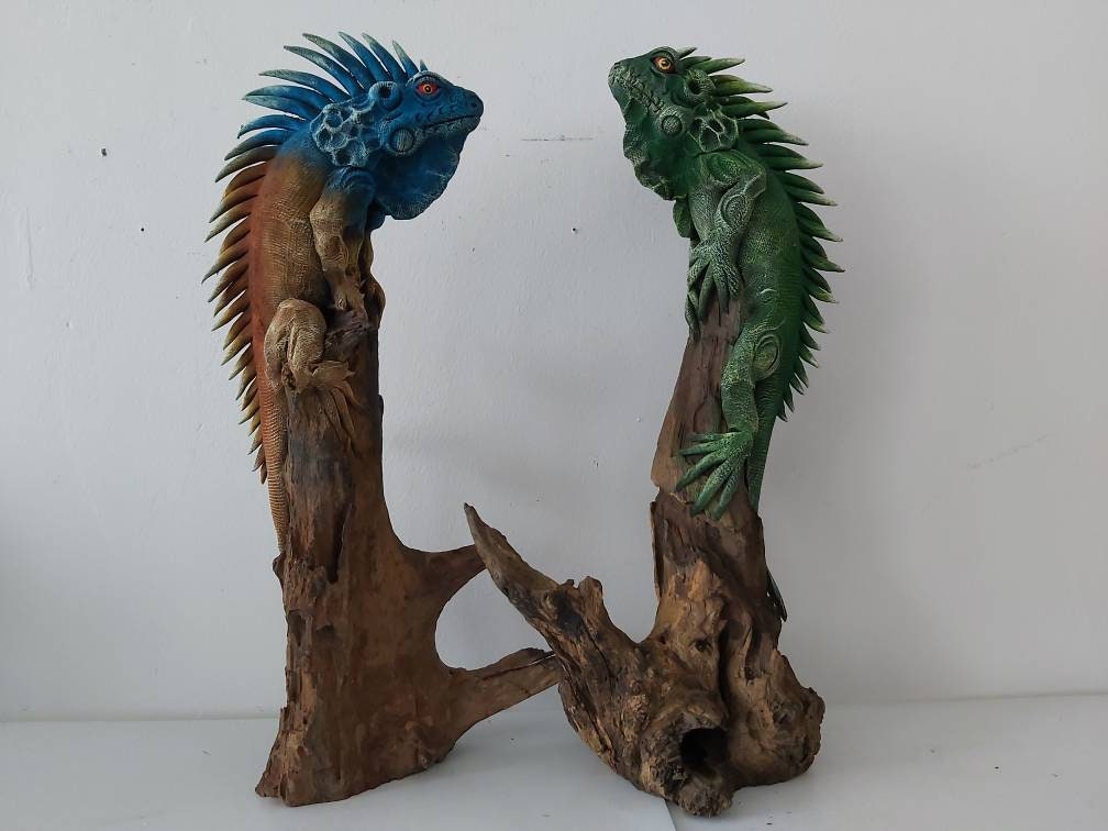 Clay Sculpture of Iguana on Teak Wood/ Home Decor/outdoor - Etsy