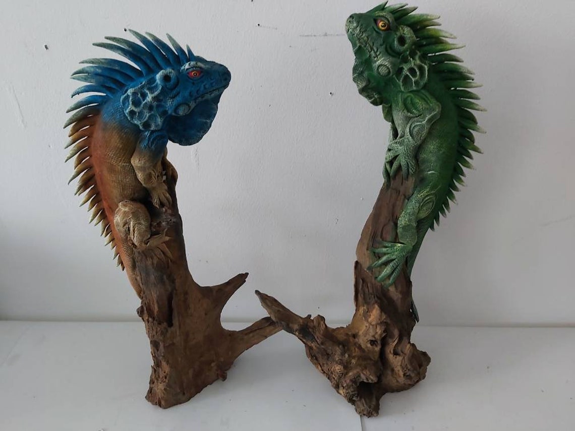 Clay Sculpture of Iguana on Teak Wood/ Home Decor/outdoor - Etsy